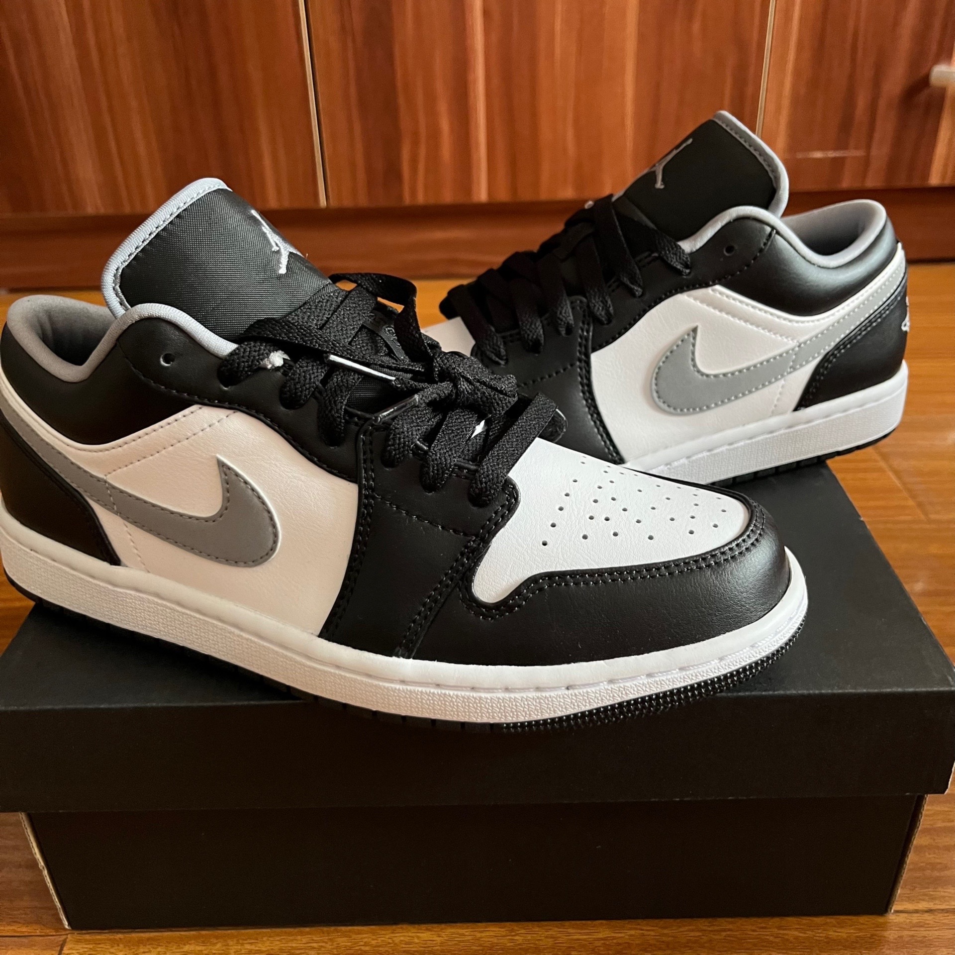 aj黑白影子灰,aj黑白_大山谷图库