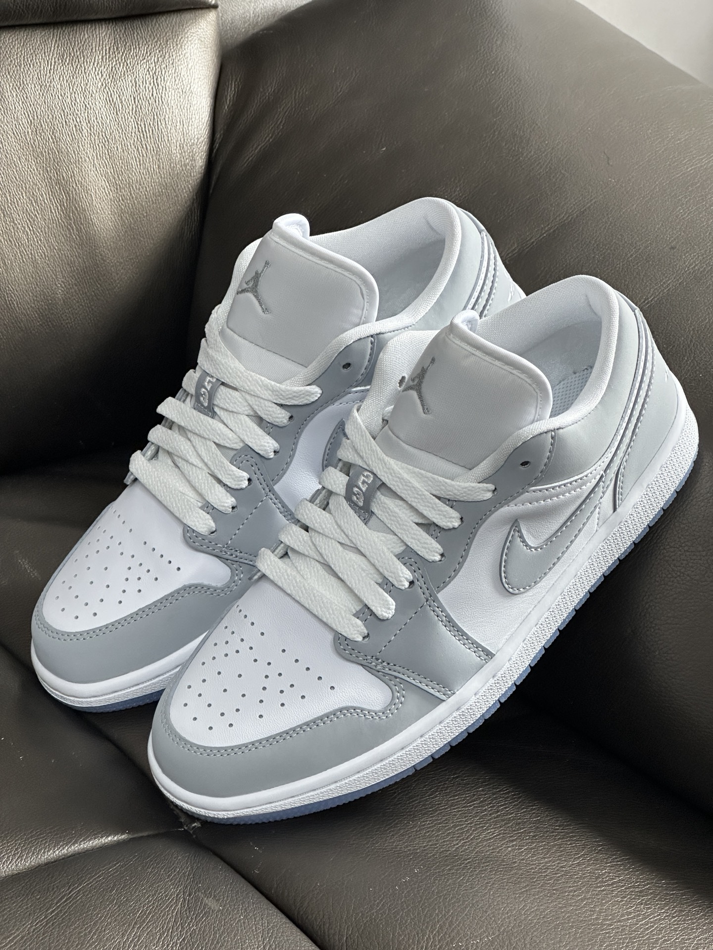 aj1低帮灰白,aj1灰白低帮_大山谷图库