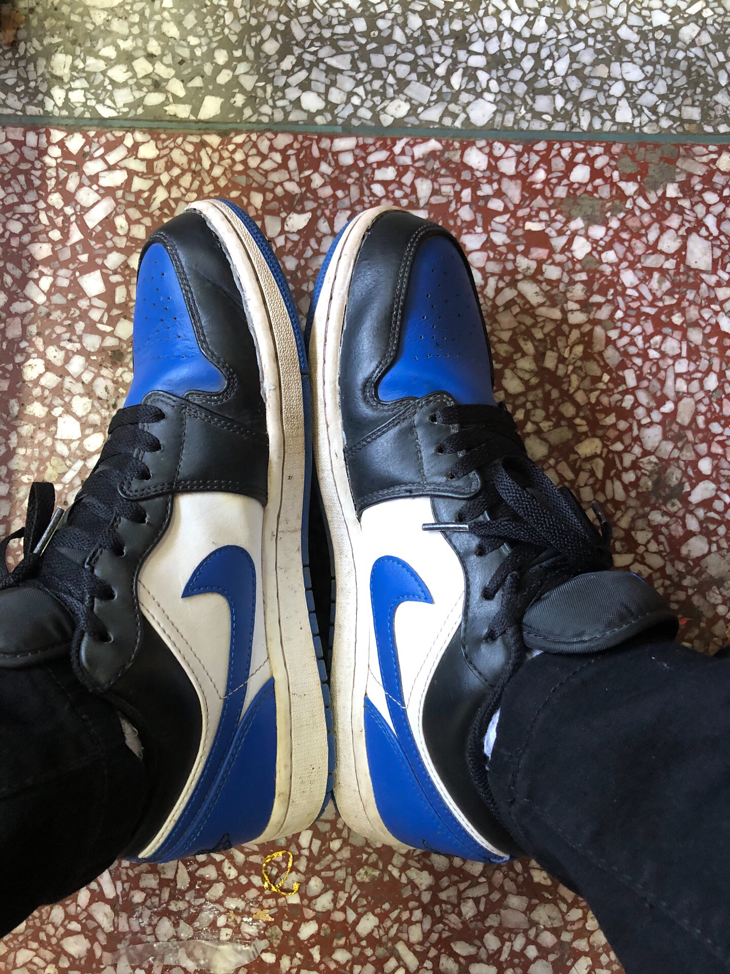 aj1蓝黑白,黑蓝_大山谷图库