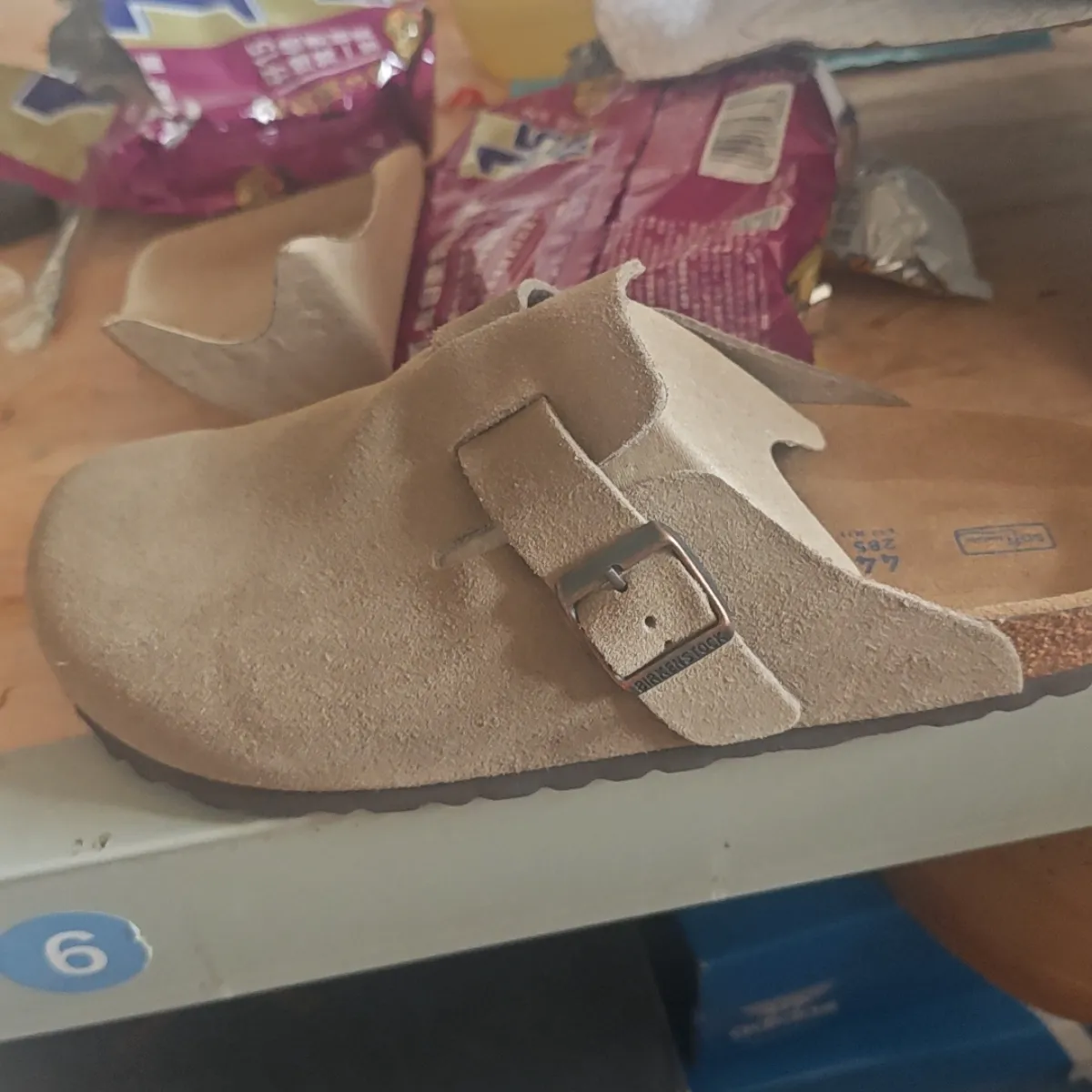Birkenstock Bostons Suede Leather：How to Spot Fakes (2026) - POIZON