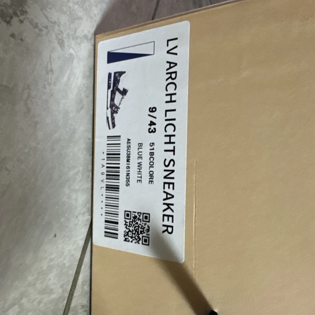 How to Spot Fake：Louis Vuitton Mens Shoes White - POIZON