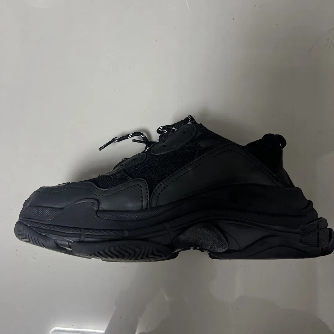 Achtsame Echtheitsprüfung: Balenciaga Triple S bei POIZON – So erkennen ...